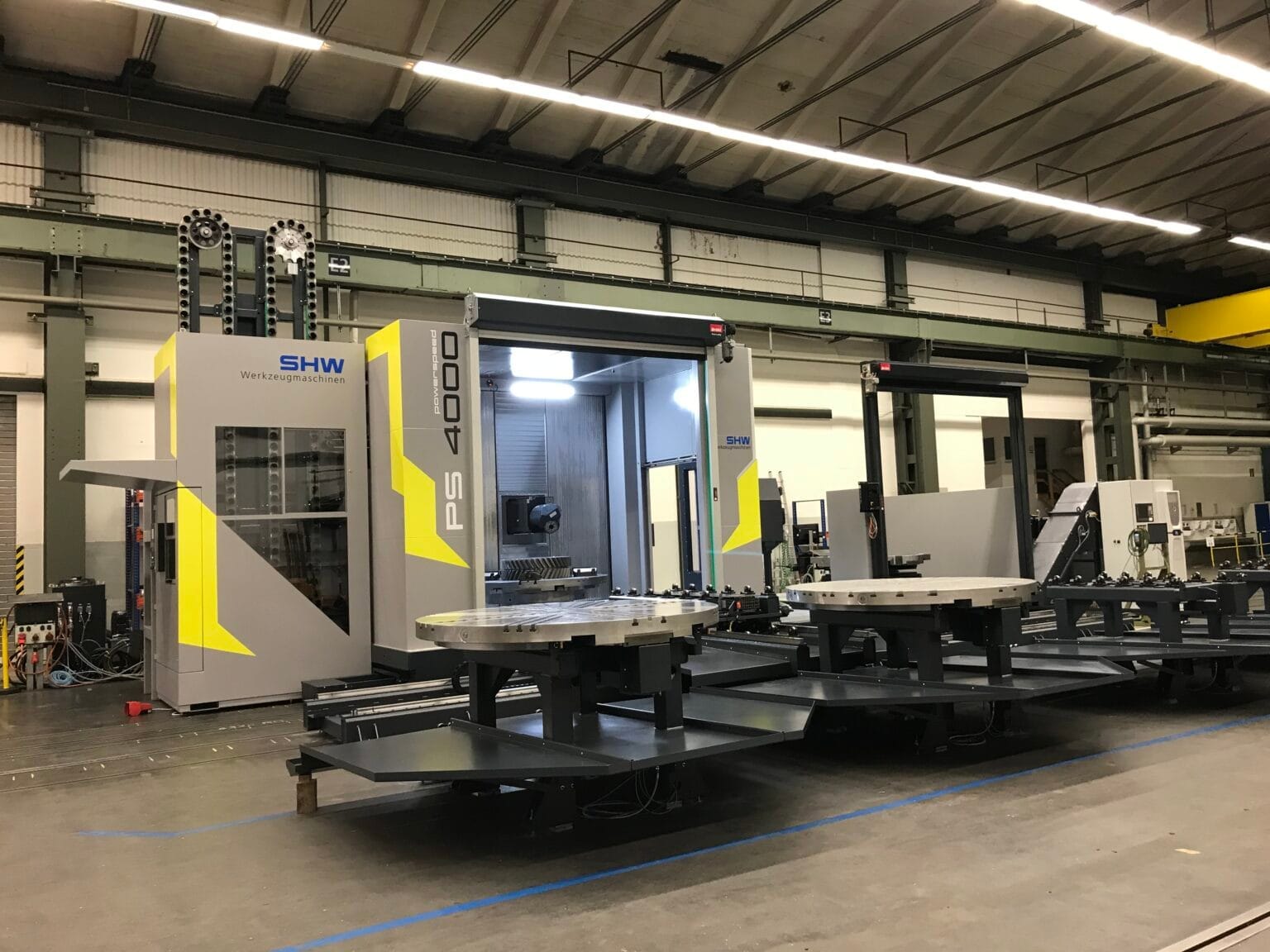 Linear pallet changer | SHW - Werkzeugmaschinen